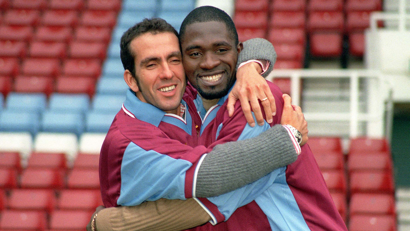 "Beautiful relationship" | Former Hammers star remembered at landmark ...