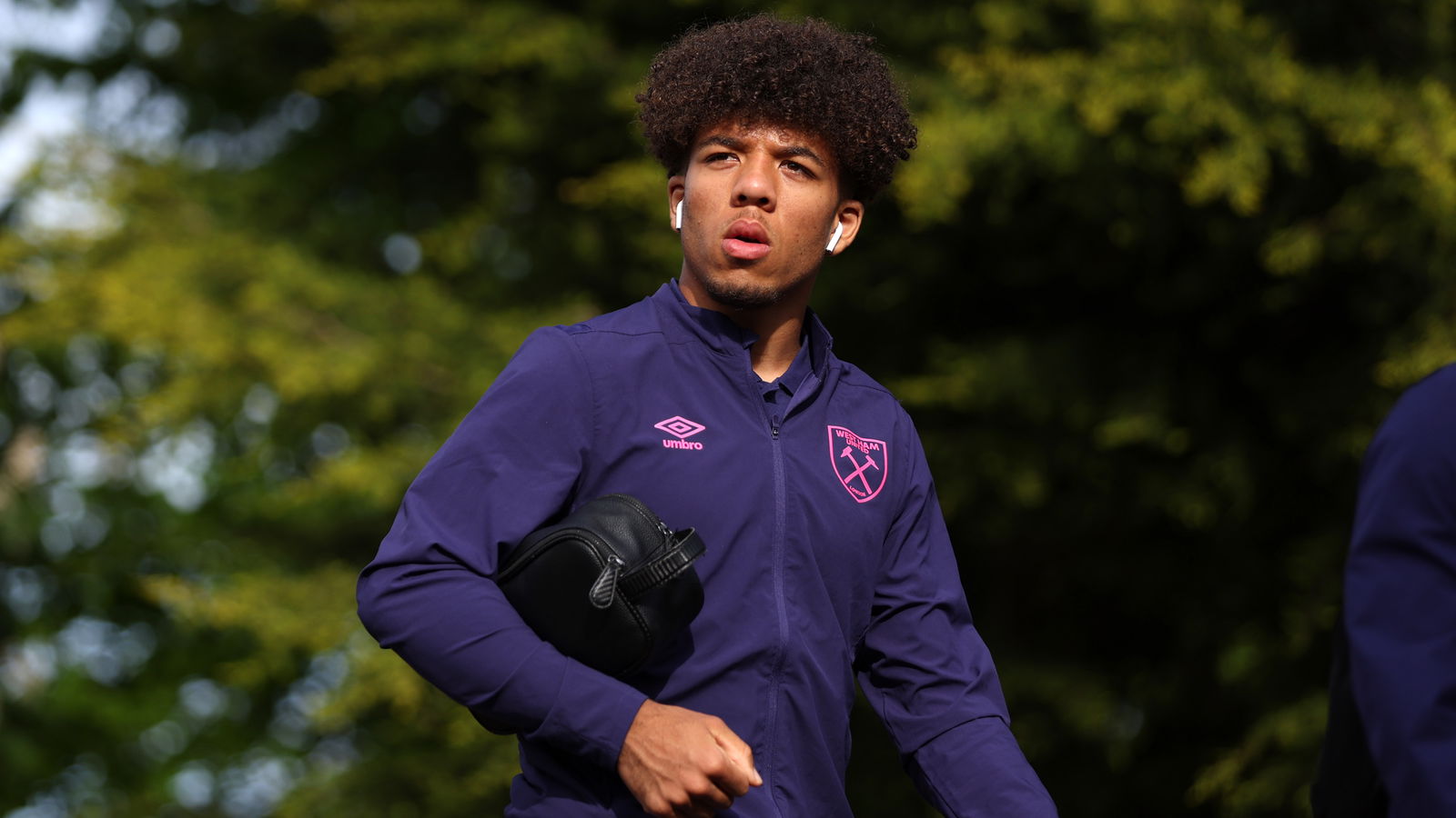 "Big chance" | 17-year-old West Ham defender could get important role ...